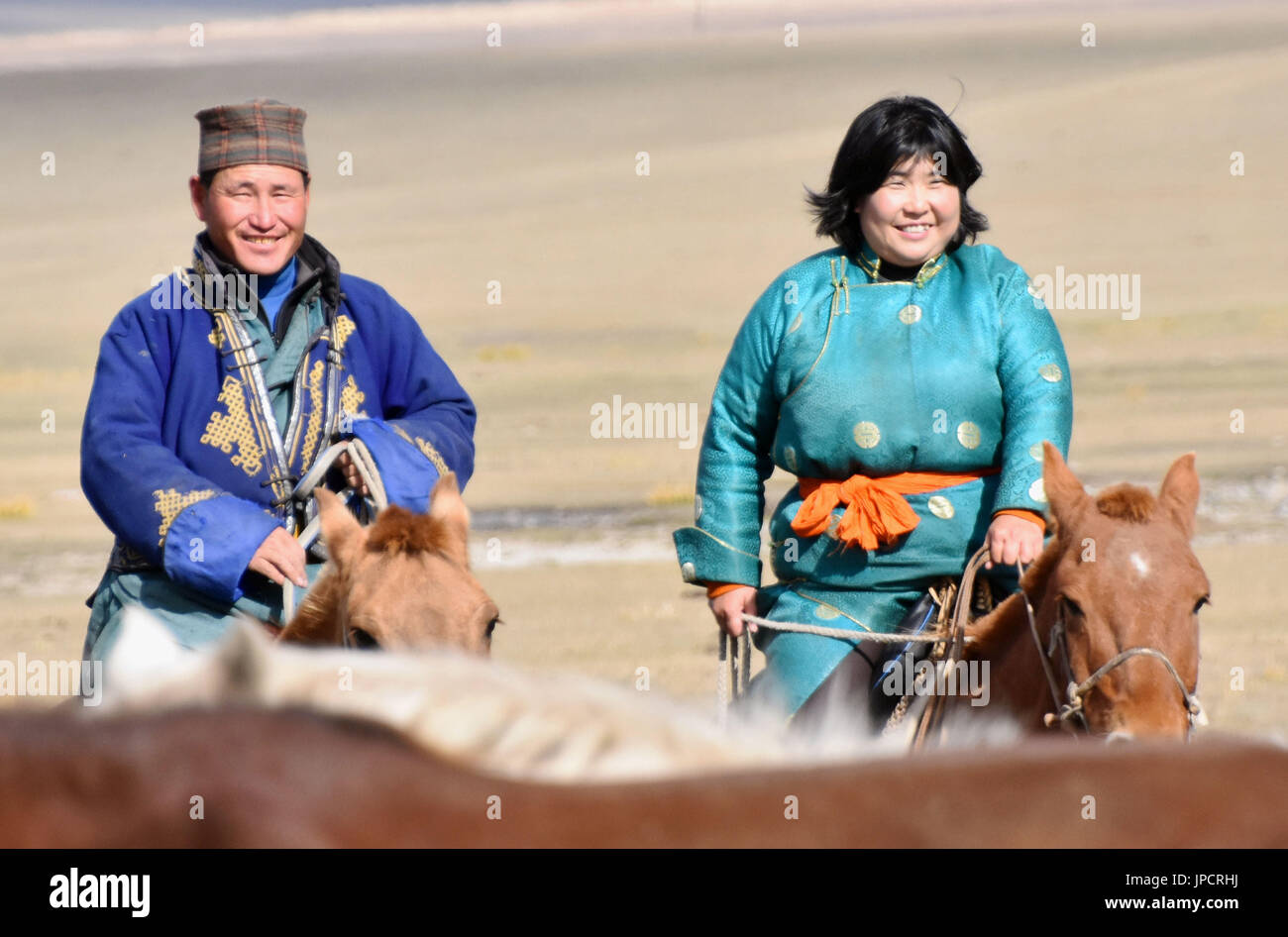 4. Oktober 2016 Foto zeigt Chika Yamamoto (R), ein Tokyo beheimatet, ein Pferd zu reiten, da sie ...