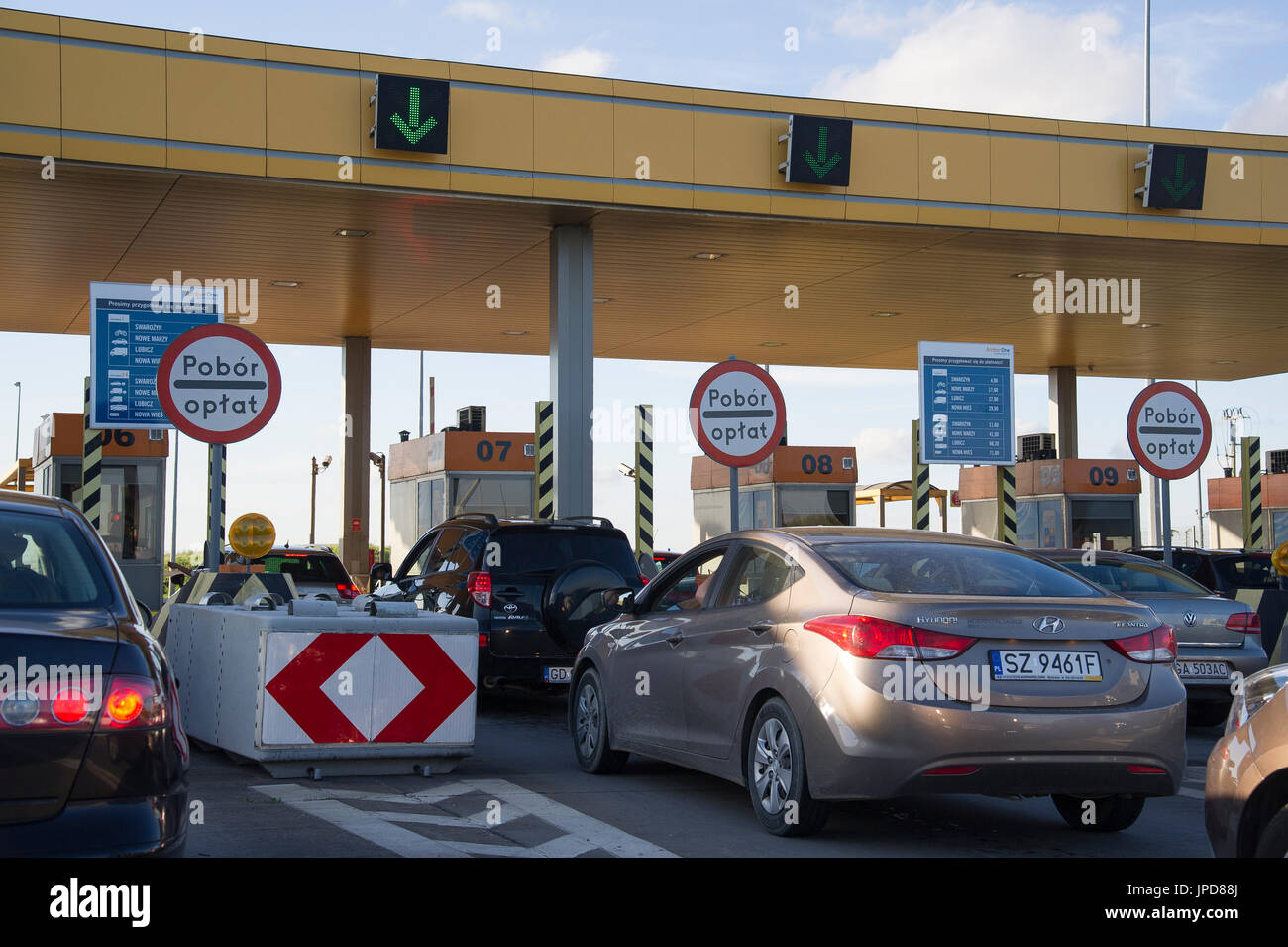 Große Autos zu Station auf der Autostrada A1 läuten genannt Amber ... Große Autos zu Station auf der Autostrada A1 läuten genannt Amber ...