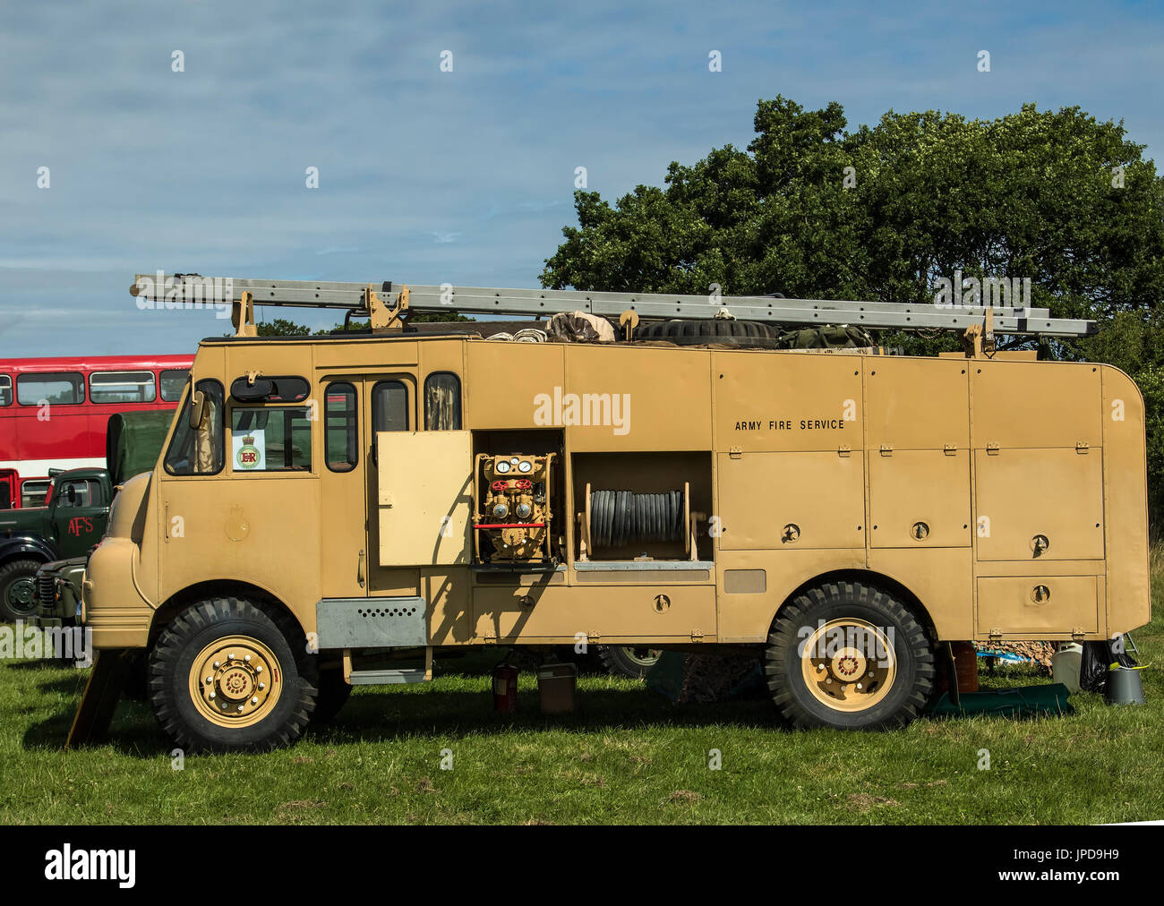 Grüne göttin feuerwehrauto -Fotos und -Bildmaterial in hoher Auflösung ...