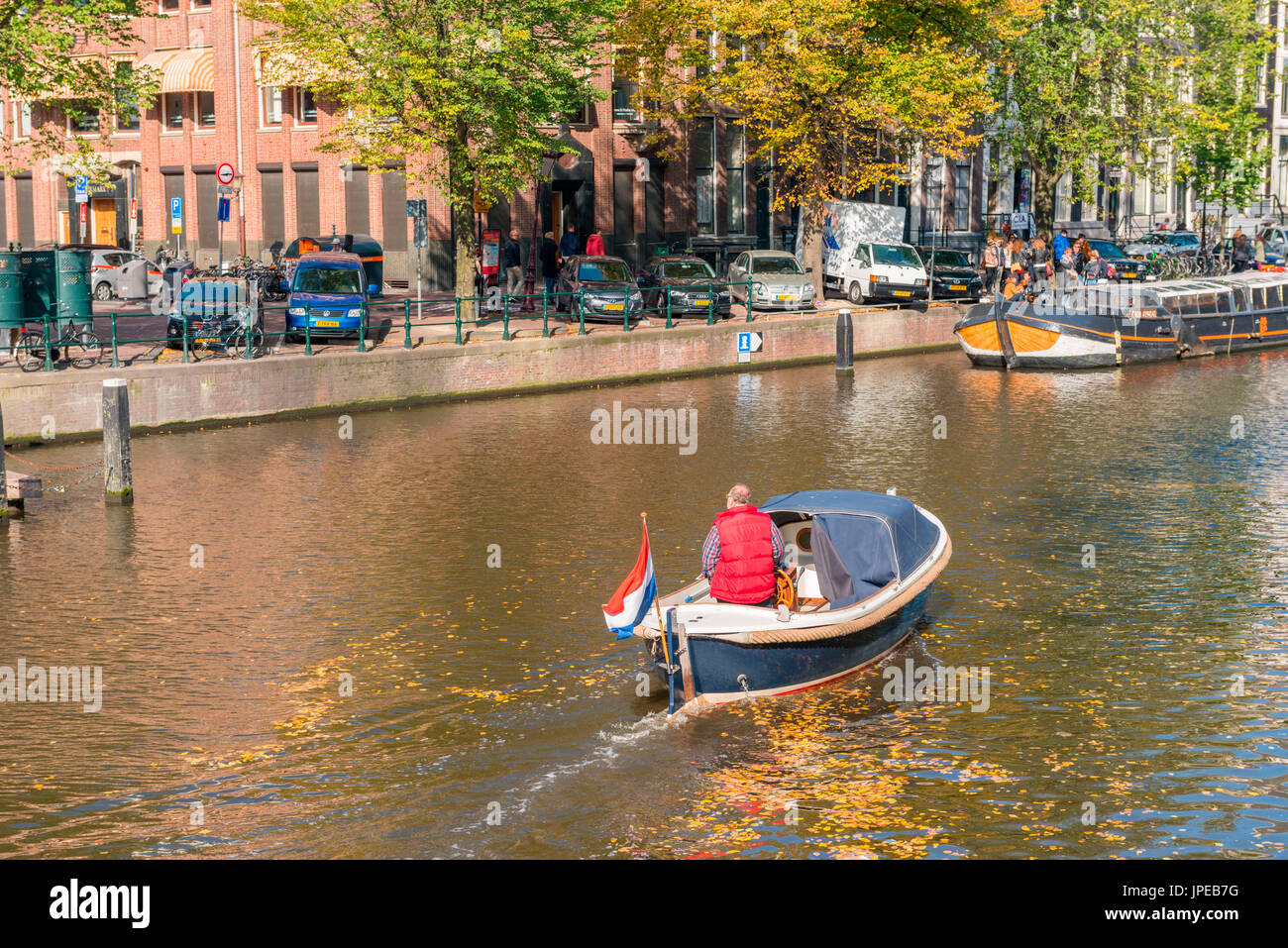 Boot im kanal -Fotos und -Bildmaterial in hoher Auflösung – Alamy