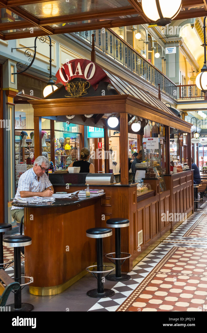 Arkaden cafe -Fotos und -Bildmaterial in hoher Auflösung – Alamy
