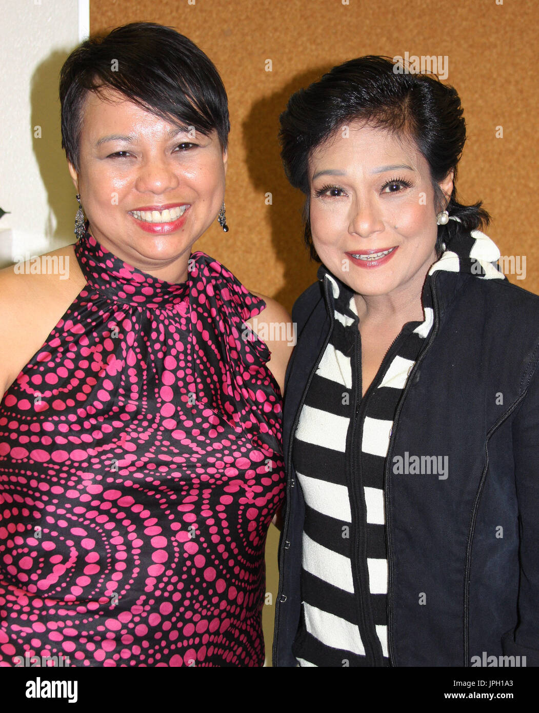 Janet Nepales und Nora Aunor bei der Nora Aunor besonderen interview ...