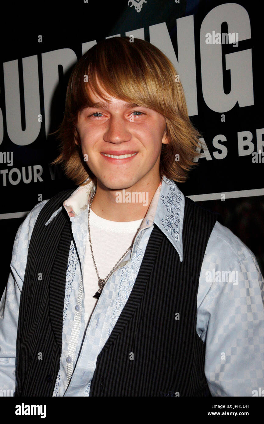 Jason Dolley bei Burning Up auf Tour mit The Jonas Brothers ...