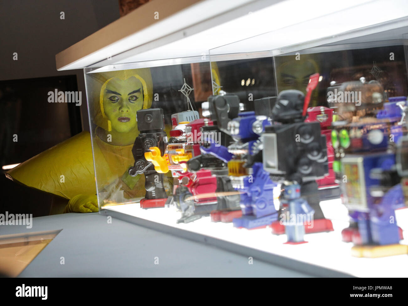 Feiern sie die ausstellung im letzten monat ins unbekannte -Fotos und ...