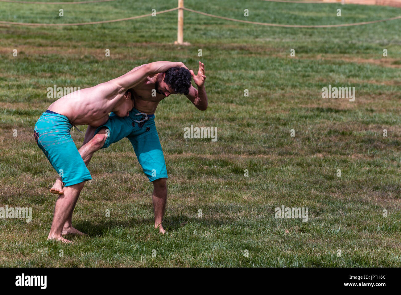 Turkish wrestlers -Fotos und -Bildmaterial in hoher Auflösung – Alamy