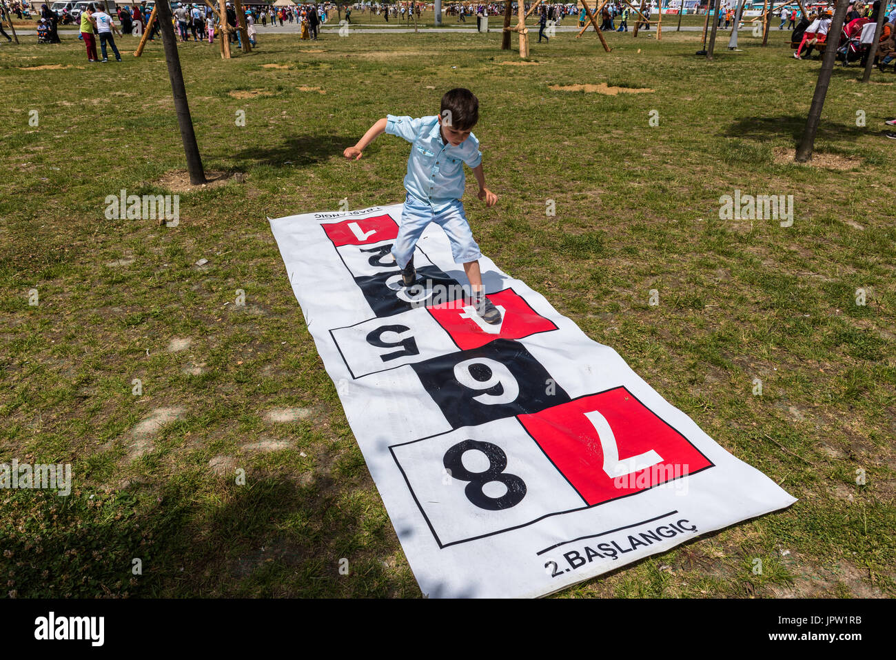 Türkische kinder feet -Fotos und -Bildmaterial in hoher Auflösung – Alamy