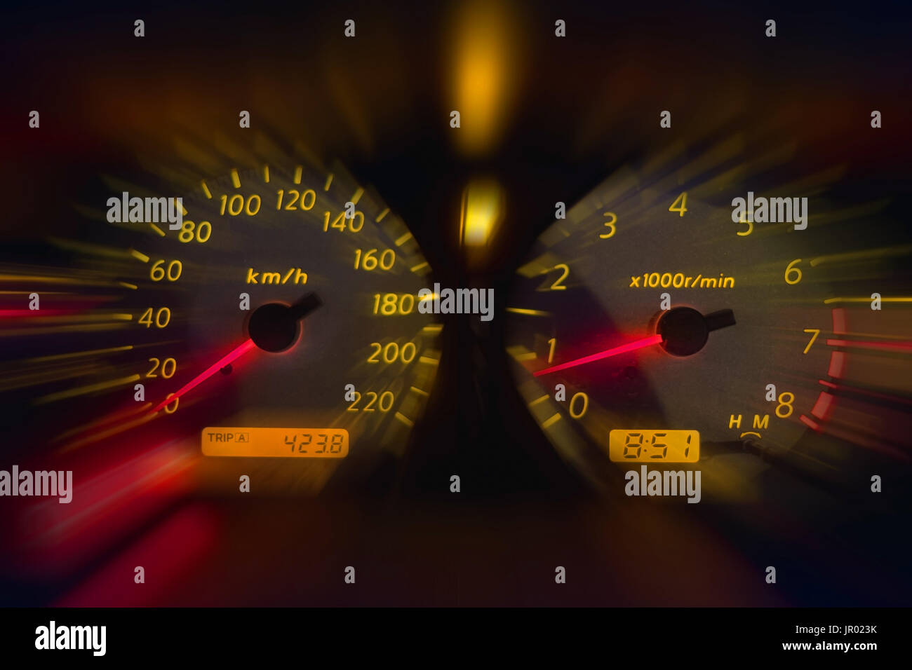 Auto-Instrumententafel, die den Auto Tacho, Armaturenbrett mit Licht ...