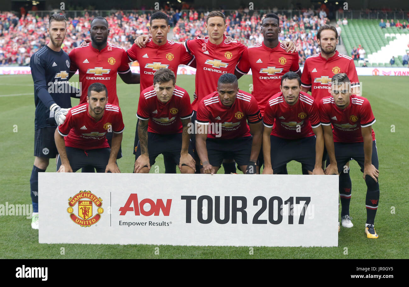 Mannschaftsgruppe Manchester United (hintere Reihe, von links nach ...