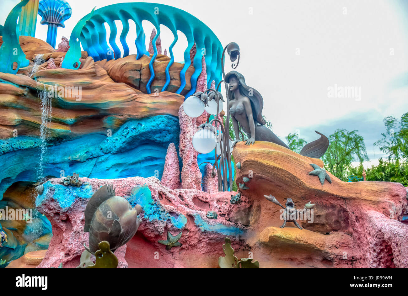 CHIBA, JAPAN: Ariel Statue bei Mermaid Lagoon in Tokyo Disneysea in ...