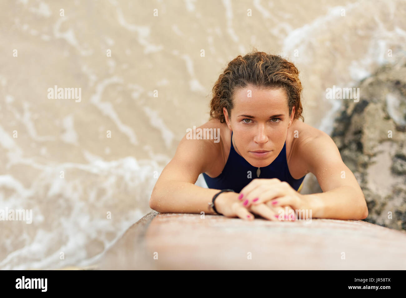 Beautiful Surfer Girl Bikini Surfboard Stockfotos und -bilder Kaufen ...