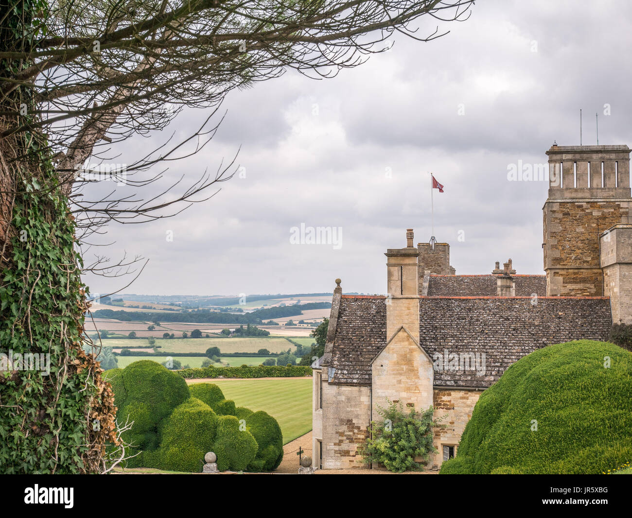 Rockingham schloss schornstein -Fotos und -Bildmaterial in hoher ...