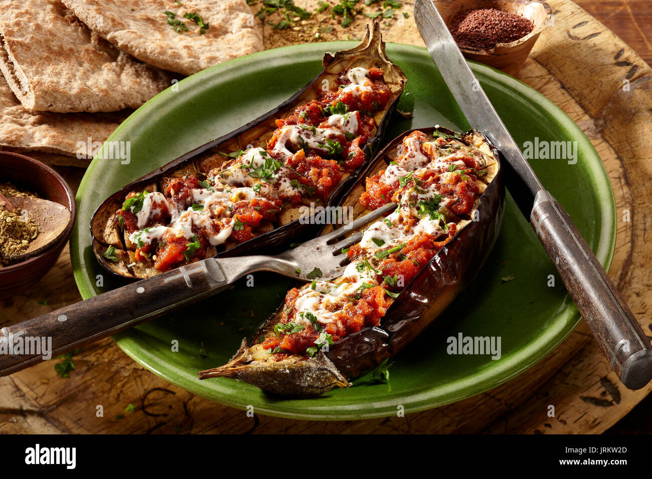 Imam bayaldi pitabrot -Fotos und -Bildmaterial in hoher Auflösung – Alamy