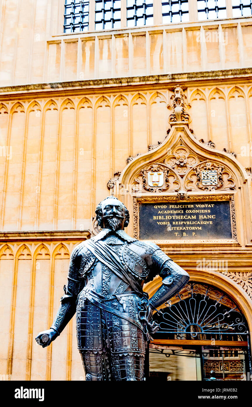 Statue front der bodleian bibliothek -Fotos und -Bildmaterial in hoher ...
