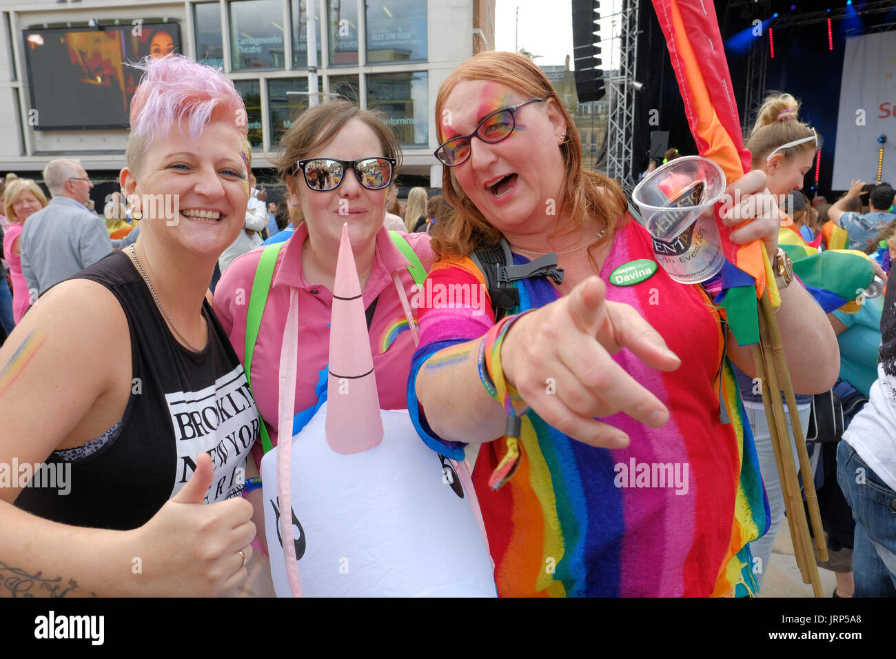 Crowd at pride -Fotos und -Bildmaterial in hoher Auflösung – Alamy