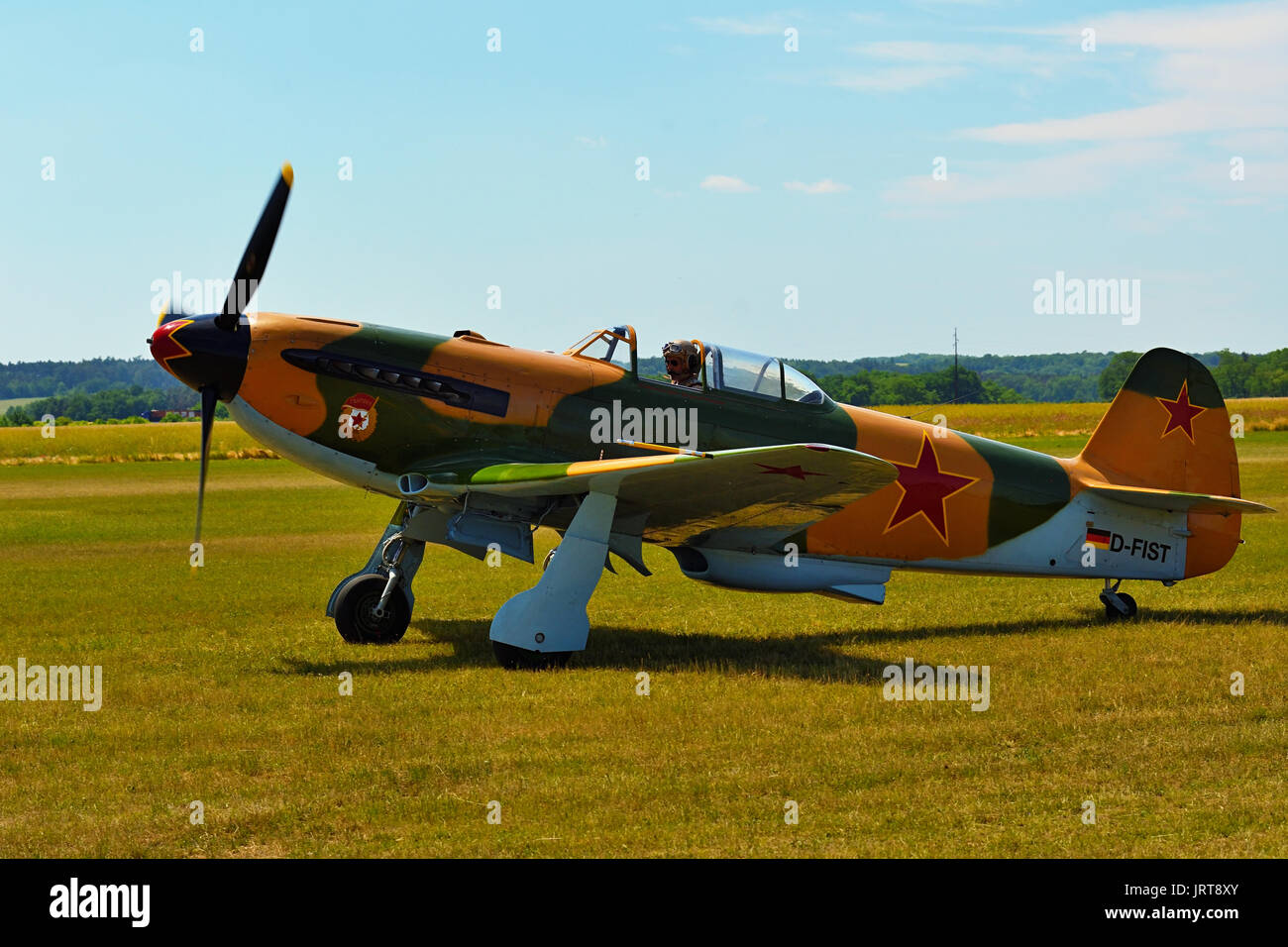 Jakowlew jak 9 -Fotos und -Bildmaterial in hoher Auflösung – Alamy