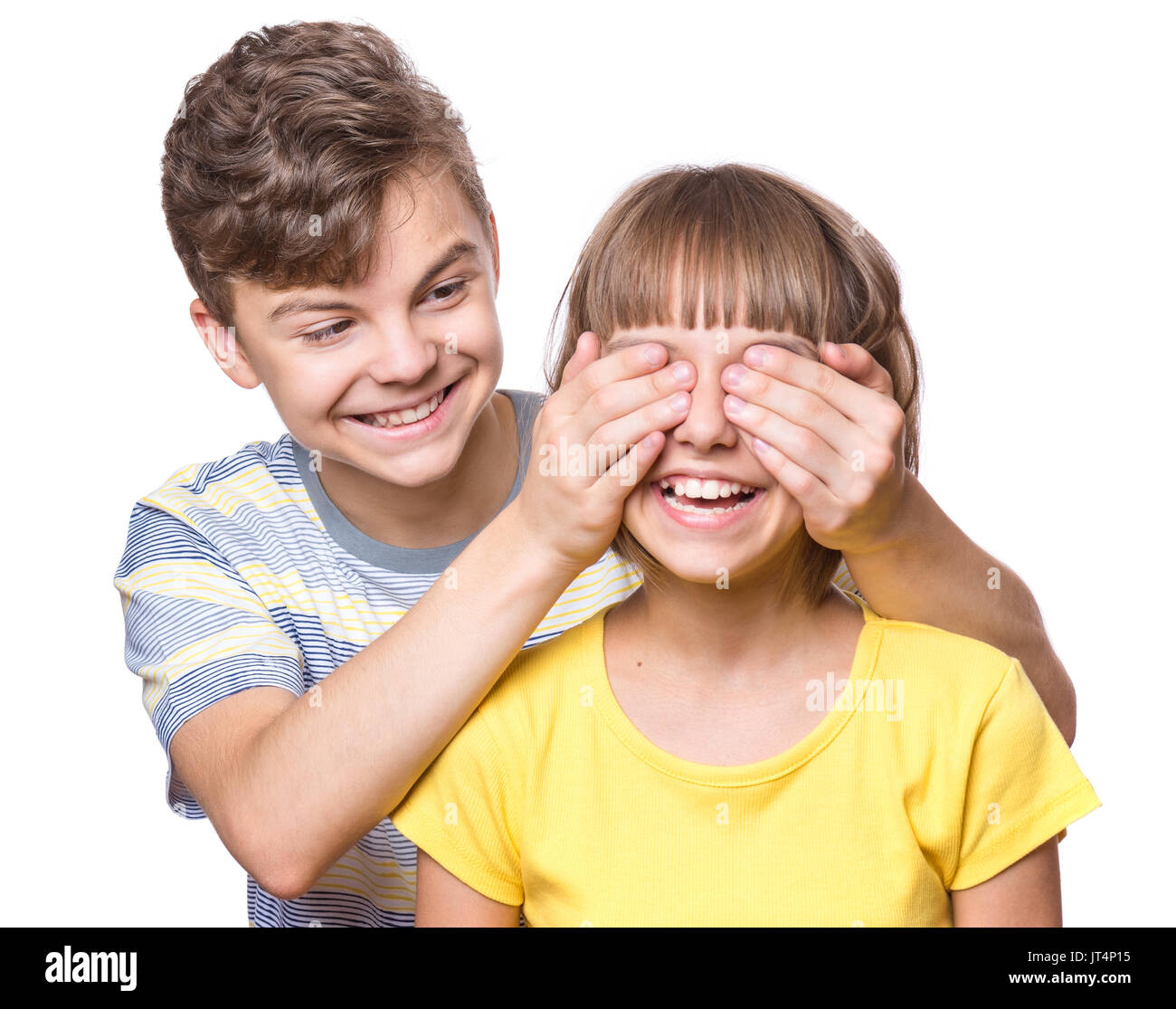 Bruder Und Schwester Umarmen Fotos Und Bildmaterial In Hoher Auflösung Seite 2 Alamy 