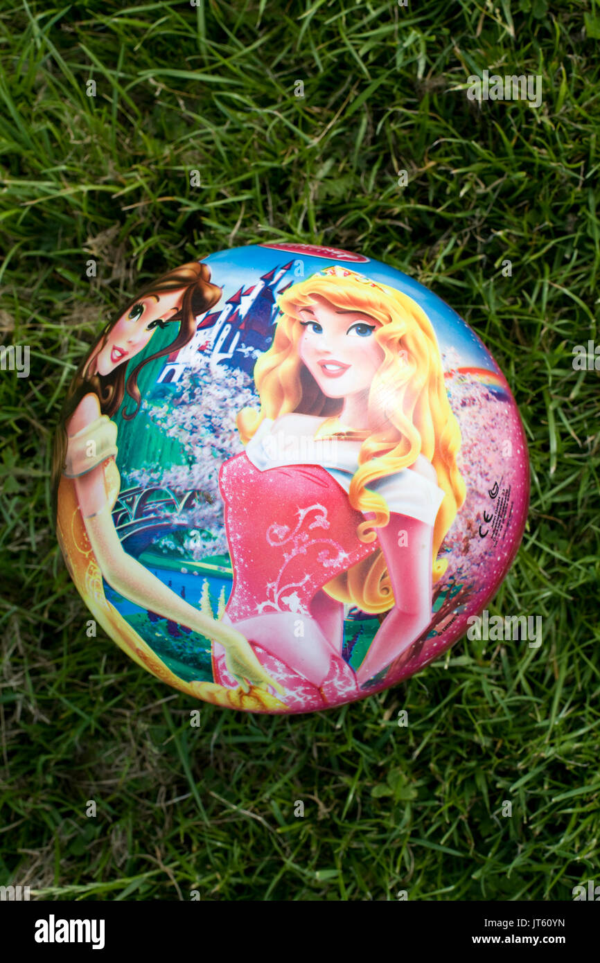 Kinderspielfeld zeichen -Fotos und -Bildmaterial in hoher Auflösung – Alamy