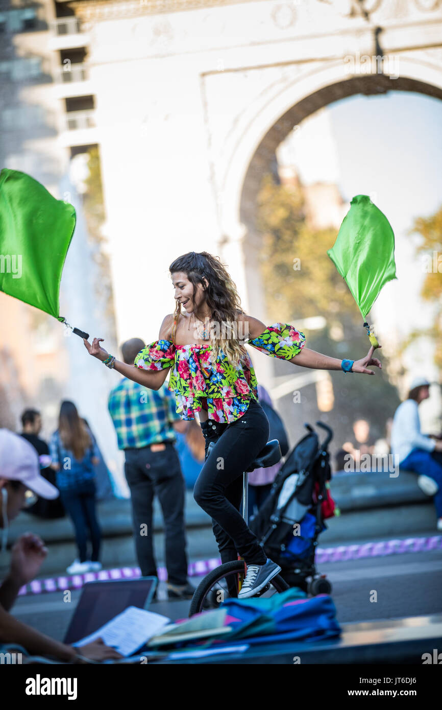Unicycle Girl Stockfotos und -bilder Kaufen - Alamy