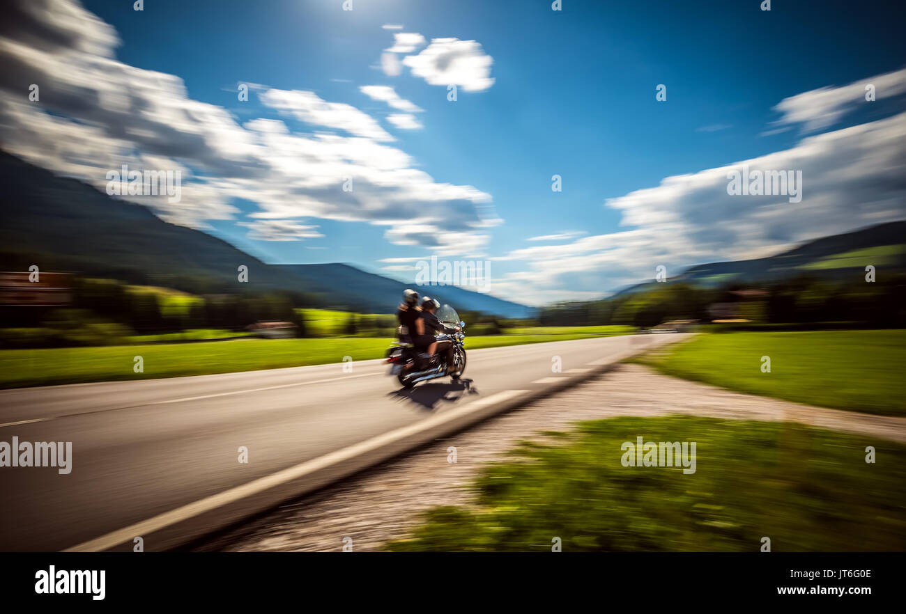 Woman riding a motorbike -Fotos und -Bildmaterial in hoher Auflösung ...