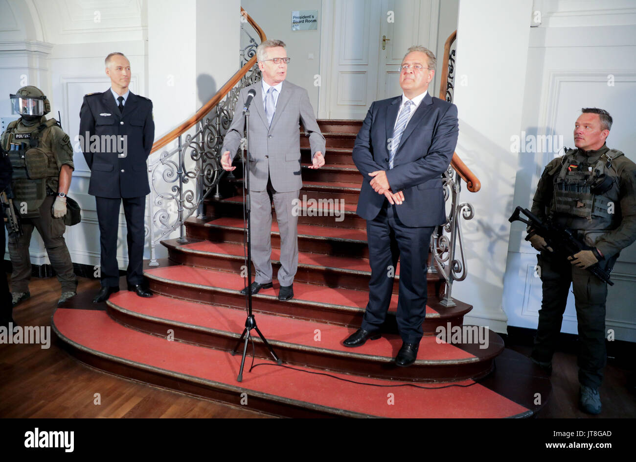 Berlin, Deutschland. 8 Aug, 2017. Innenminister Thomas de Maizière (CDU ...