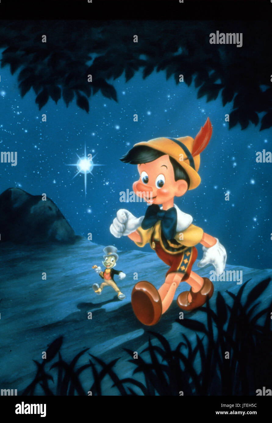 Pinocchio jiminy kricket -Fotos und -Bildmaterial in hoher Auflösung ...