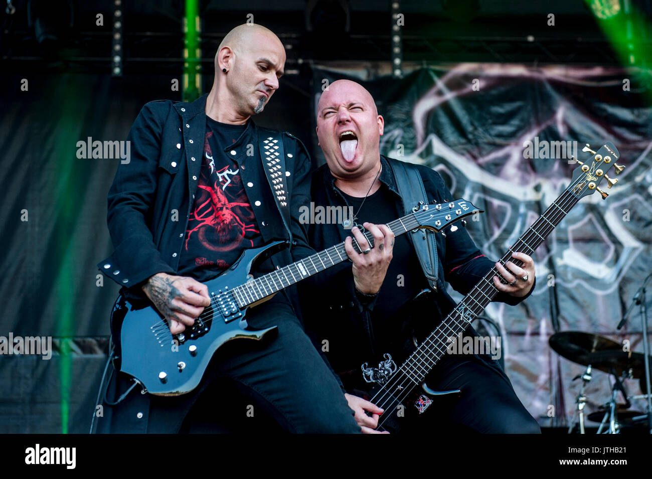 Heavy metal bands auftreten -Fotos und -Bildmaterial in hoher Auflösung ...