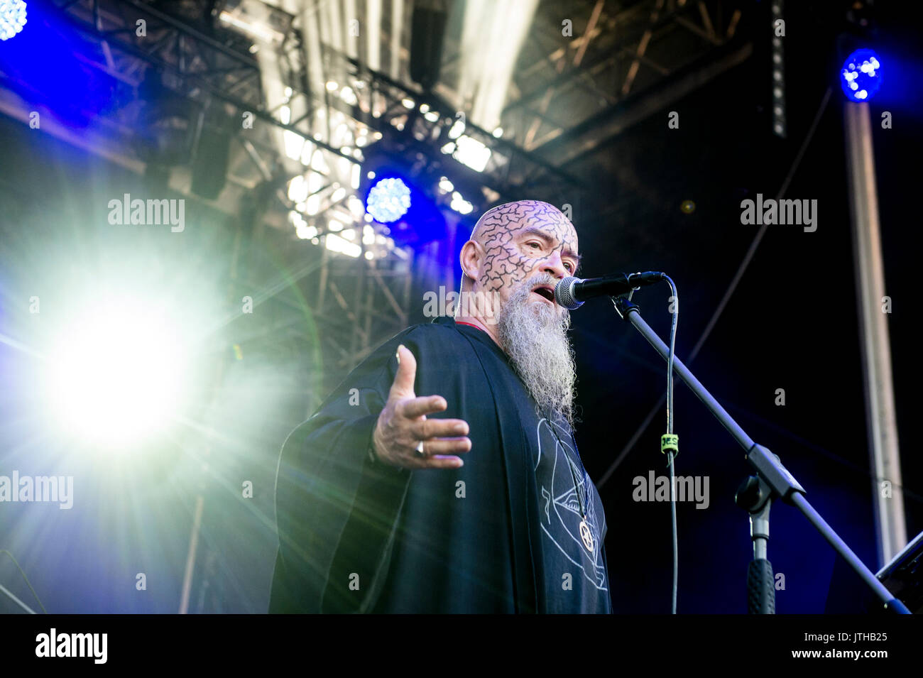 Heavy metal bands auftreten -Fotos und -Bildmaterial in hoher Auflösung ...