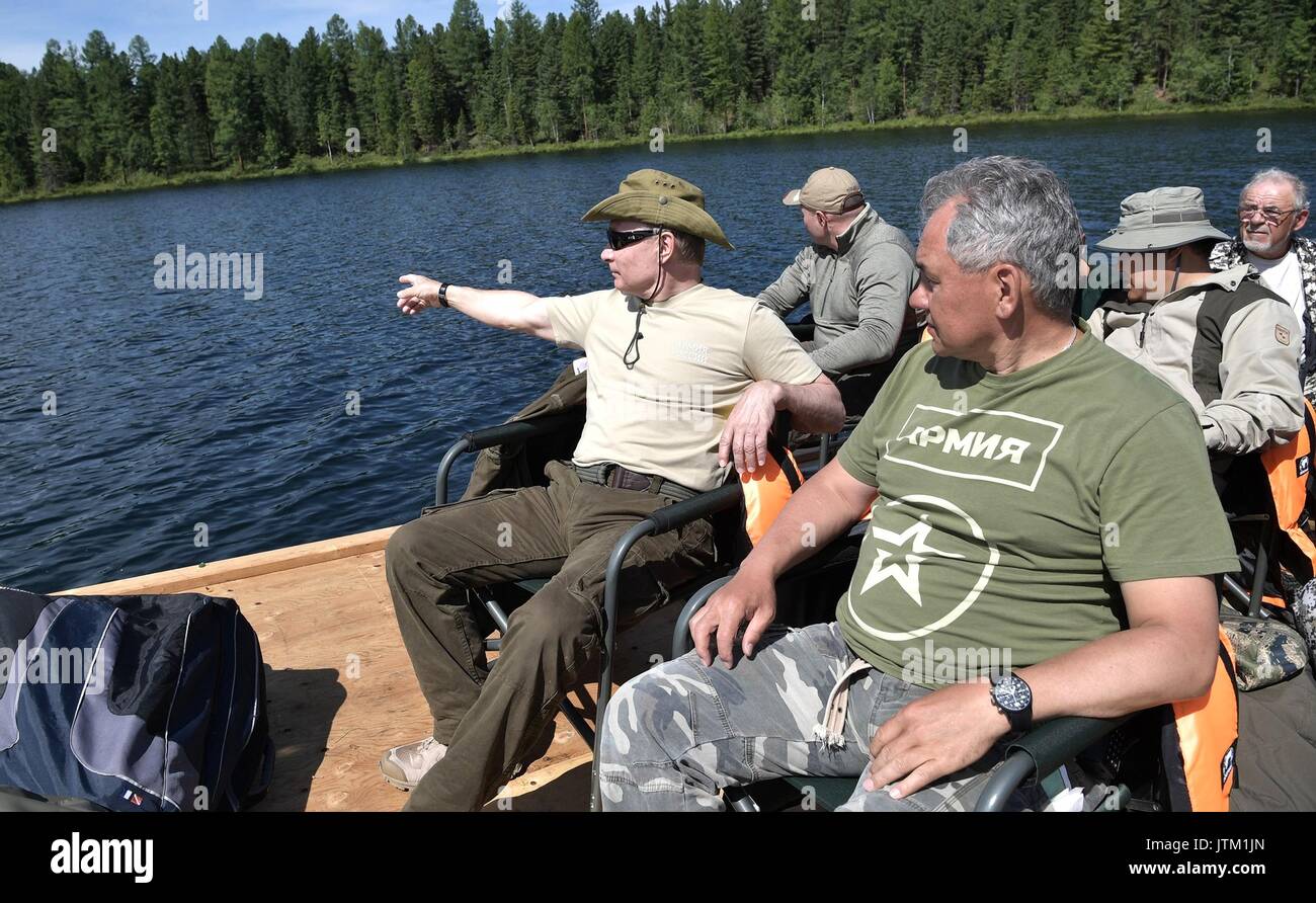 Russian president vladimir putin fishing -Fotos und -Bildmaterial in ...