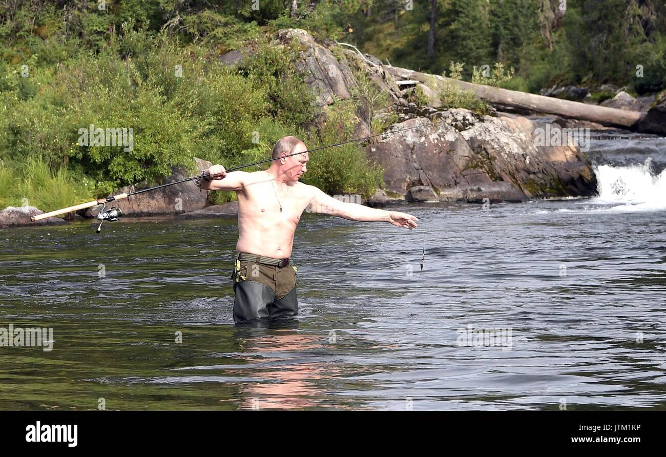 Der russische Präsident Wladimir Putin die Fischerei während einer ...