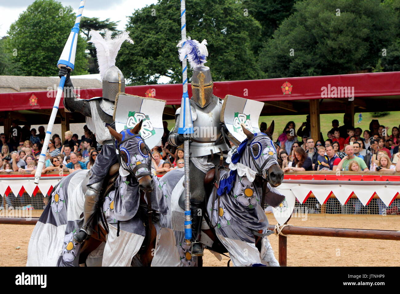 Ritterturnier und mittelalterlicher Re-enactment der Kriege der Rosen ...
