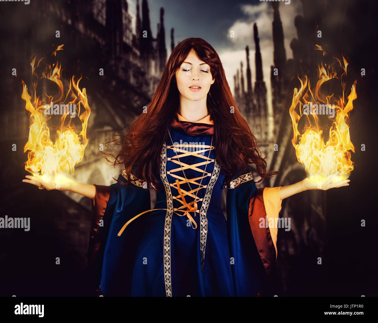 Hexe und feuer Stockfotos und -bilder Kaufen - Alamy