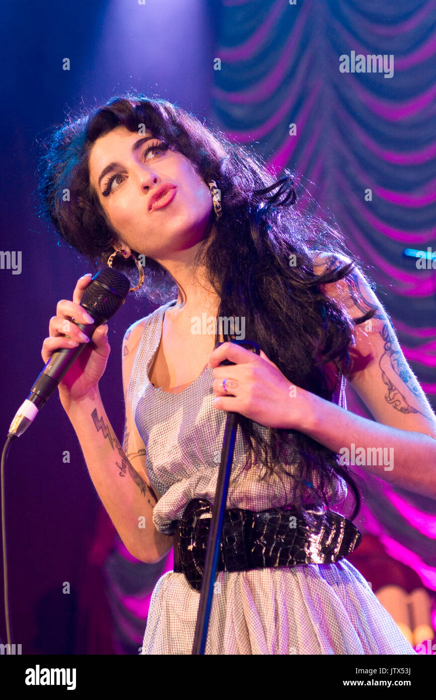 Amy winehouse live -Fotos und -Bildmaterial in hoher Auflösung – Alamy