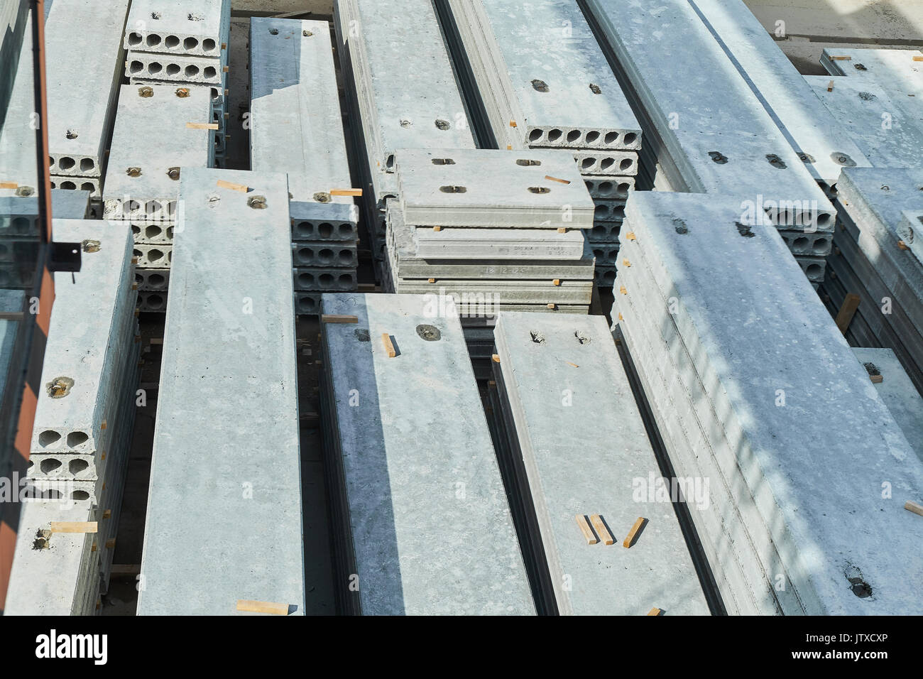 Herstellung von Betonplatten. stahlbeton produktion Stockfotografie - Alamy