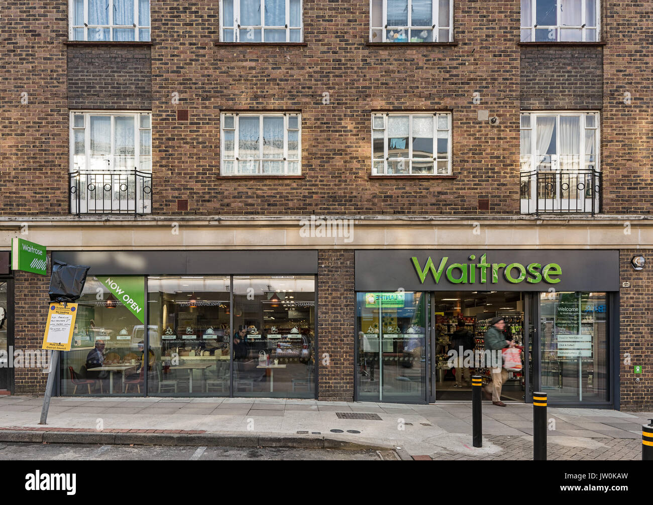 Waitrose signage -Fotos und -Bildmaterial in hoher Auflösung – Alamy