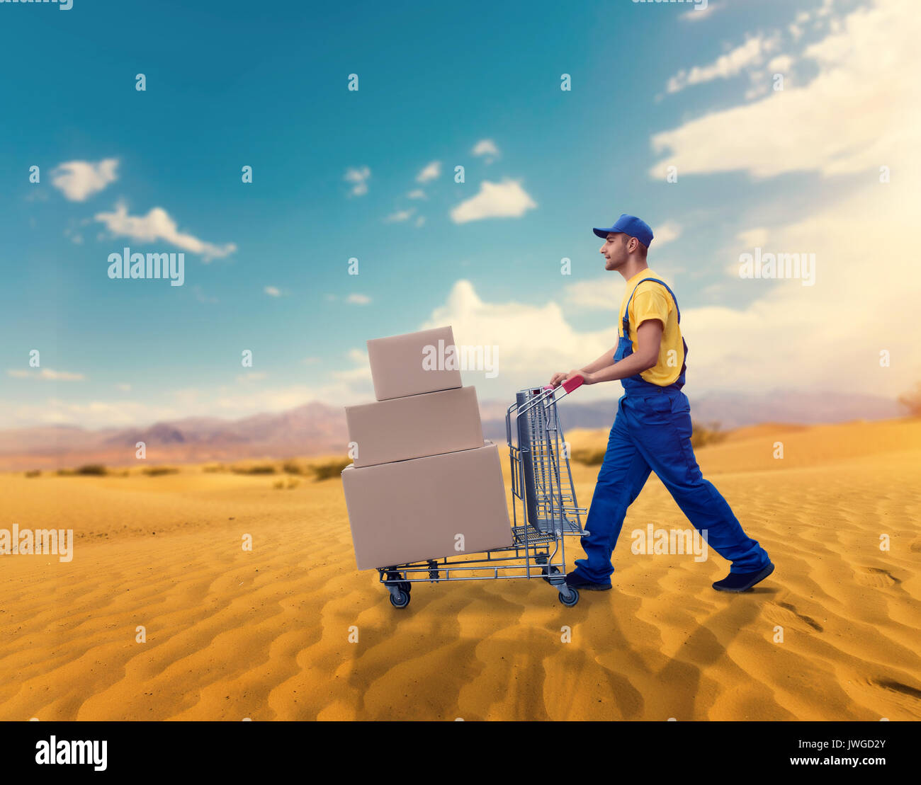 Delivery man empty trolley -Fotos und -Bildmaterial in hoher Auflösung ...