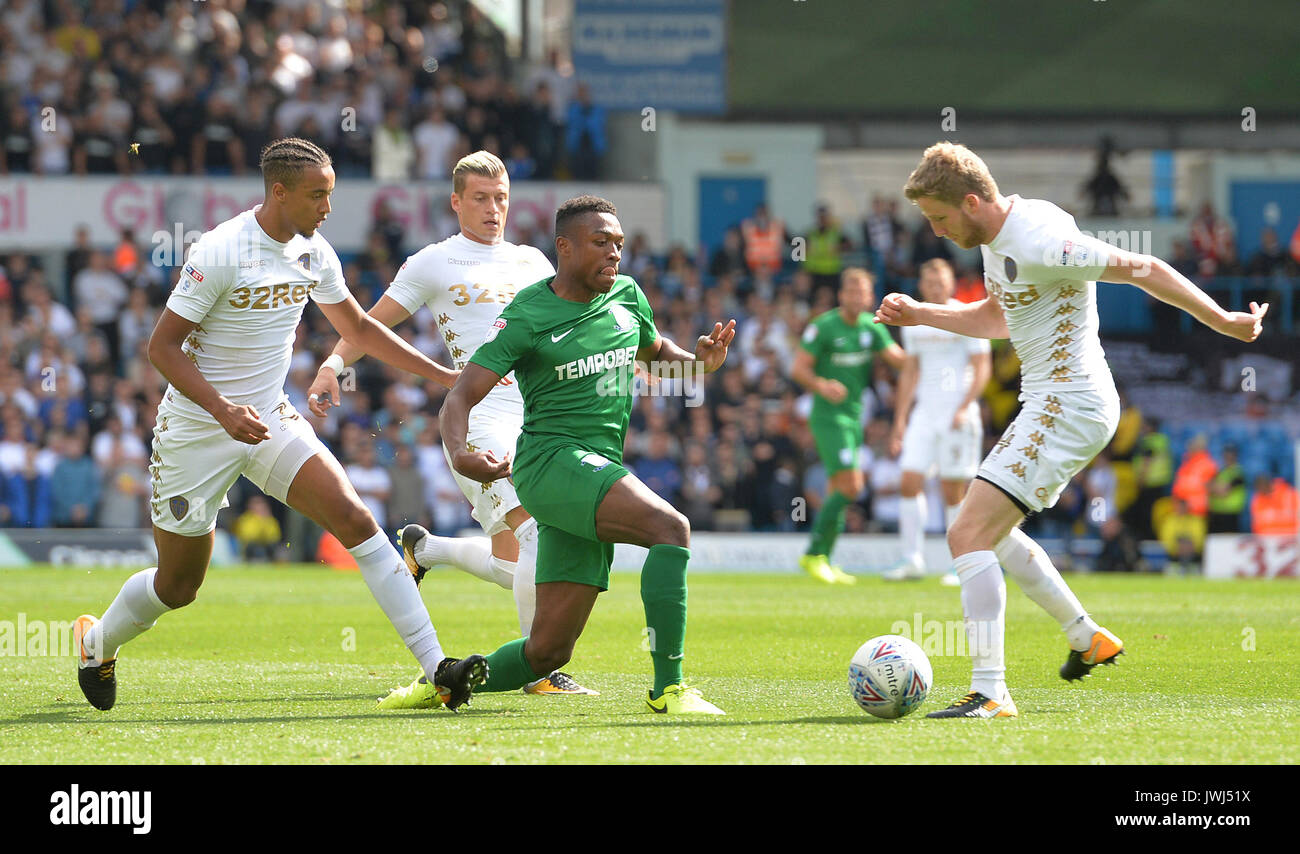 Preston North End Darnell Fisher (Mitte) und Leeds United eunan's O ...