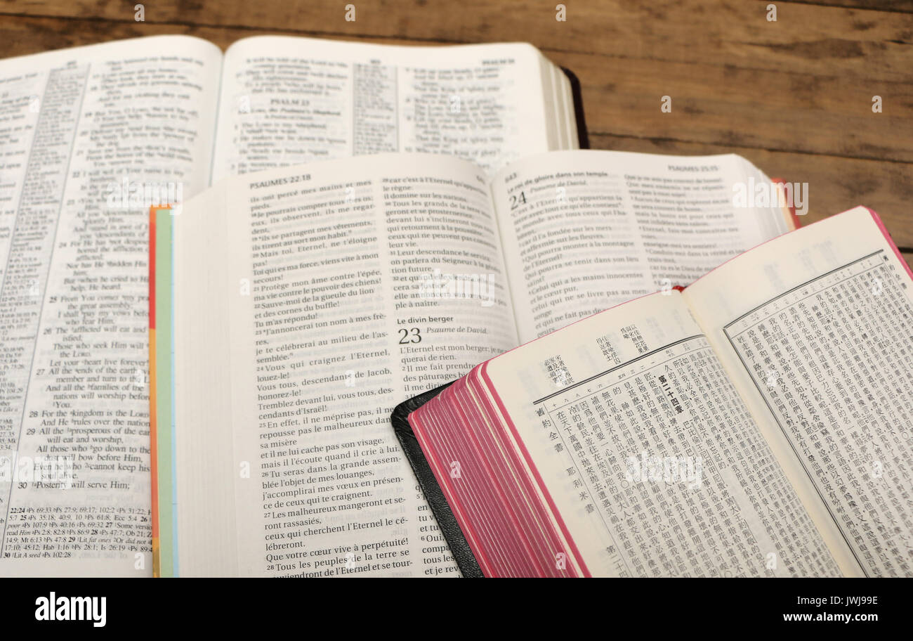 Chinese bible -Fotos und -Bildmaterial in hoher Auflösung – Alamy