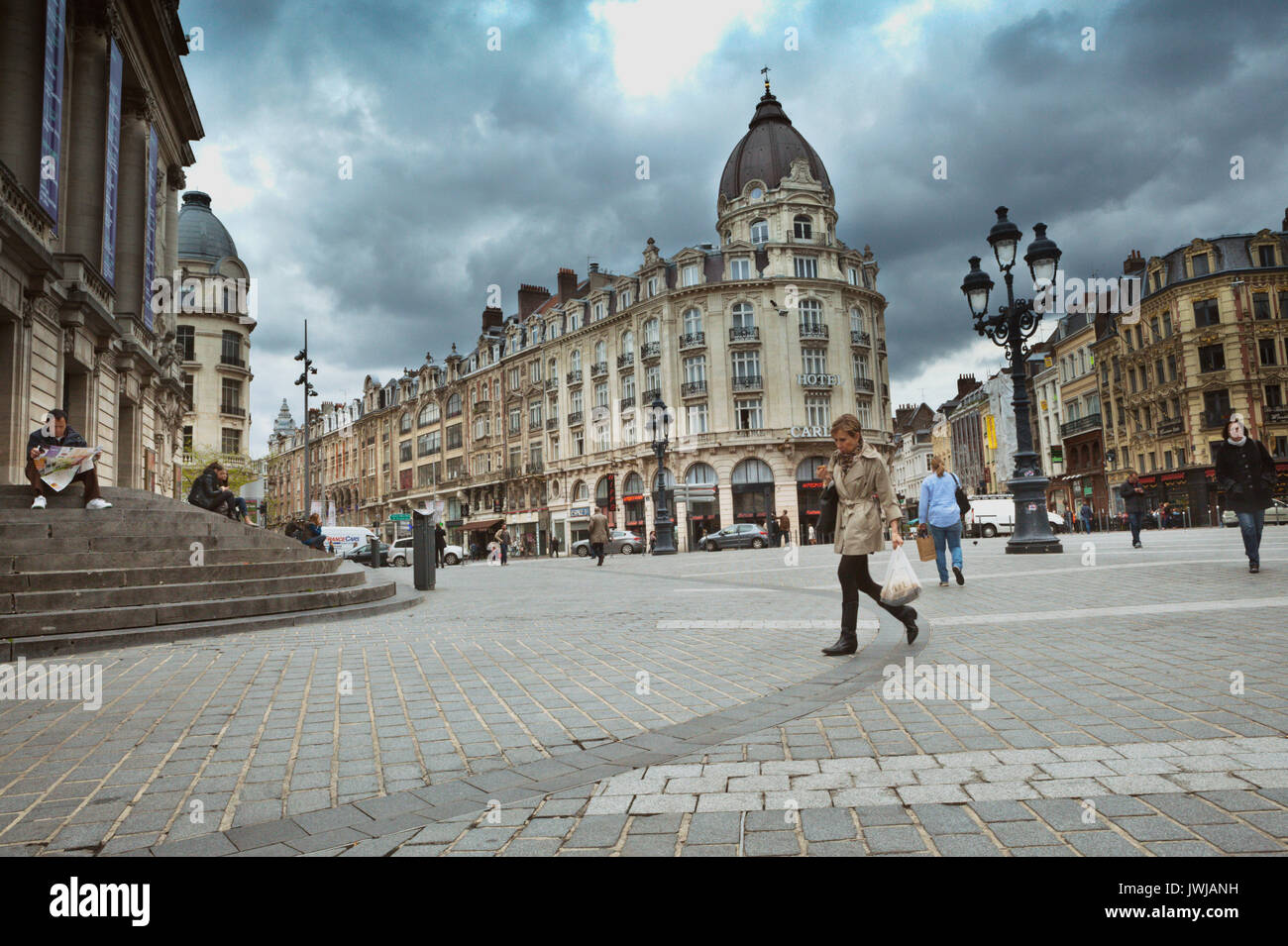 La place charles de gaulle a lille -Fotos und -Bildmaterial in hoher ...