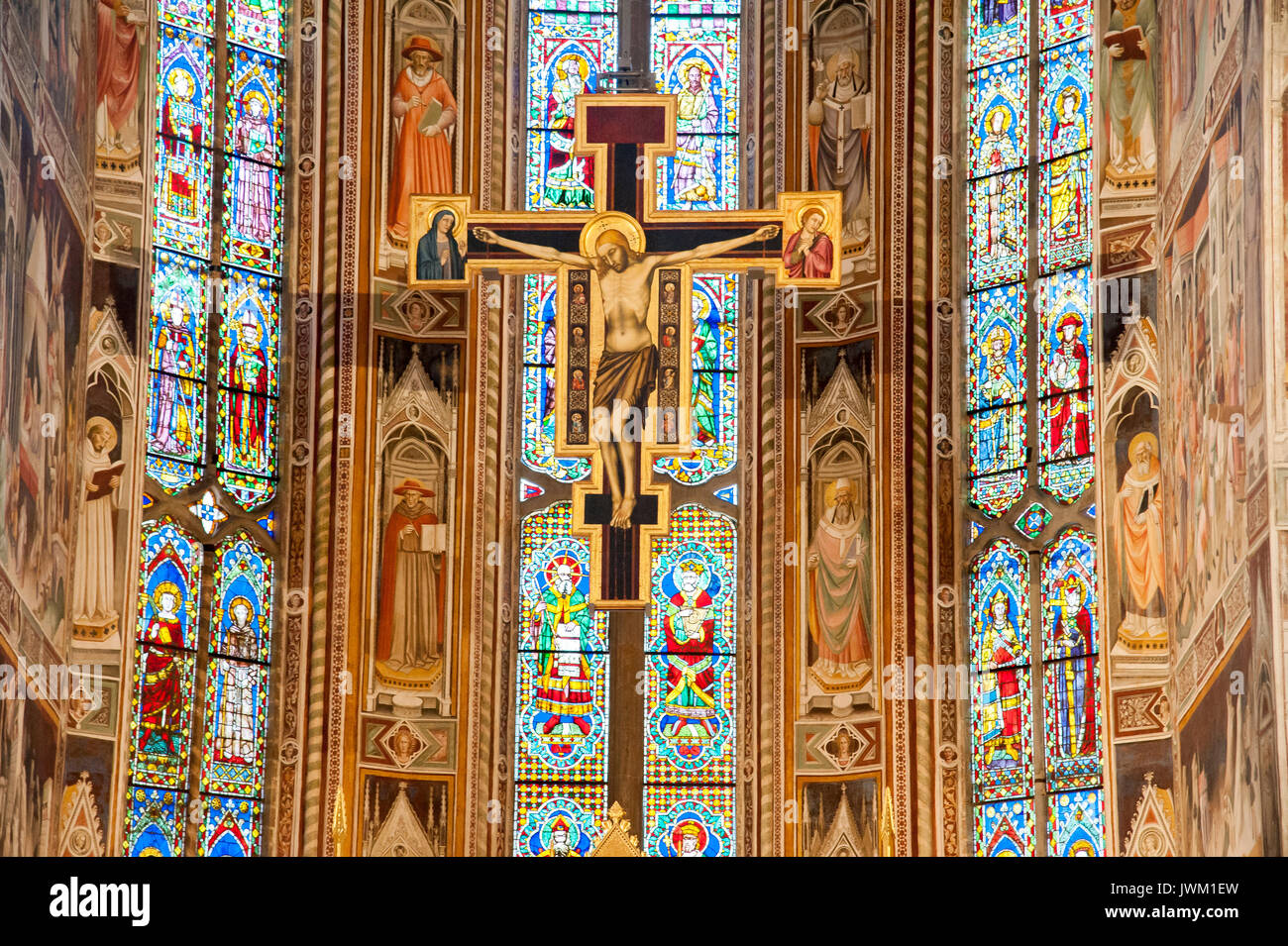 Kruzifix innerhalb der basilika -Fotos und -Bildmaterial in hoher Auflösung – Alamy