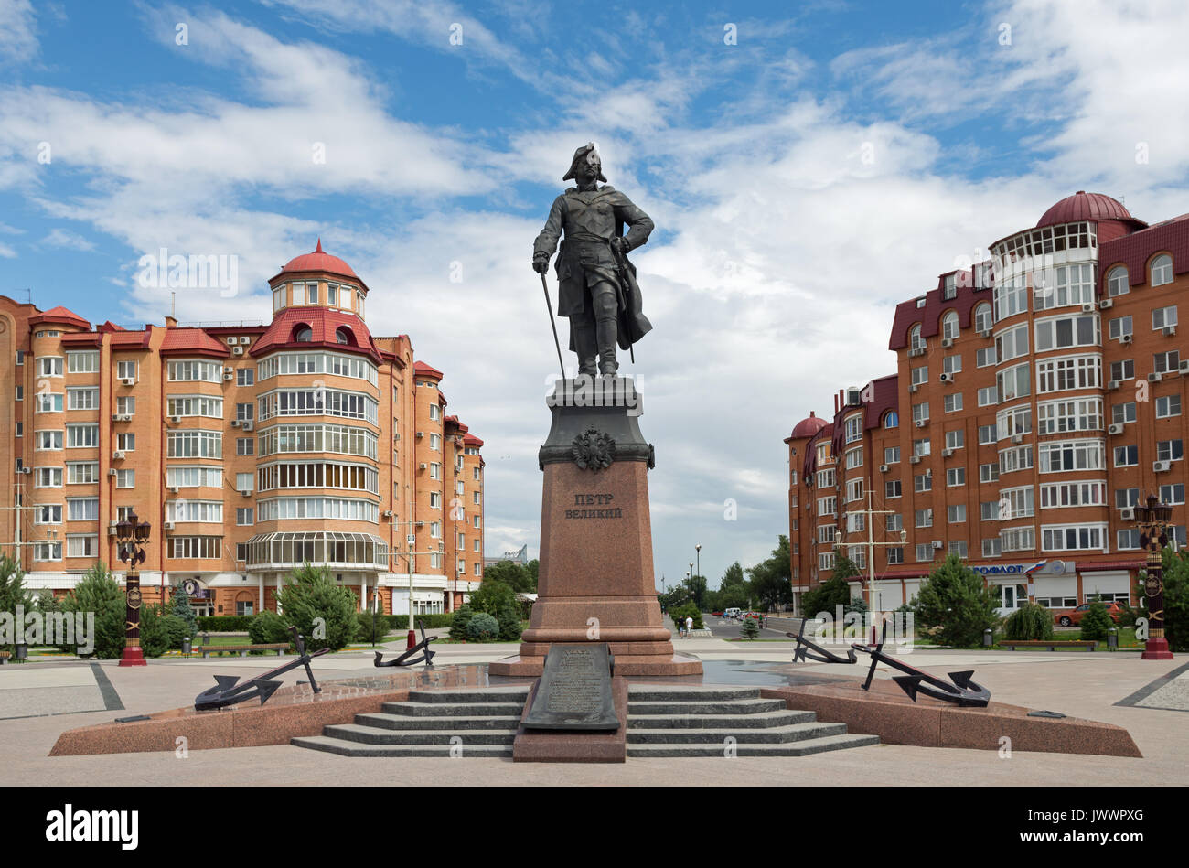 Astrachan, Russland. Peter der Große Denkmal an den Astrachan Damm ...