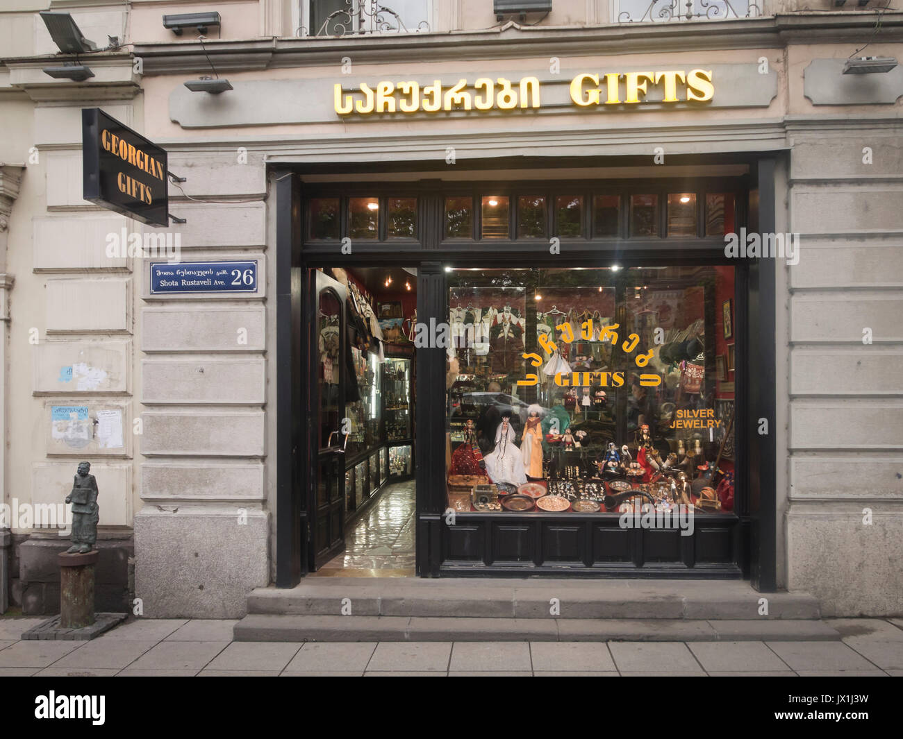 Georgian souvenirs -Fotos und -Bildmaterial in hoher Auflösung – Alamy