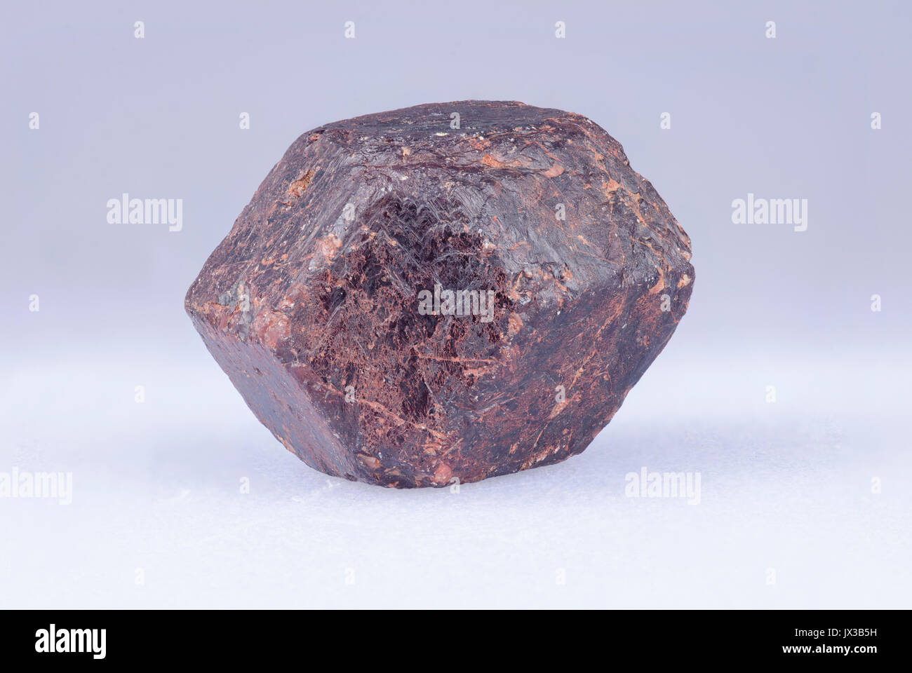 Rohe granat edelsteine -Fotos und -Bildmaterial in hoher Auflösung – Alamy