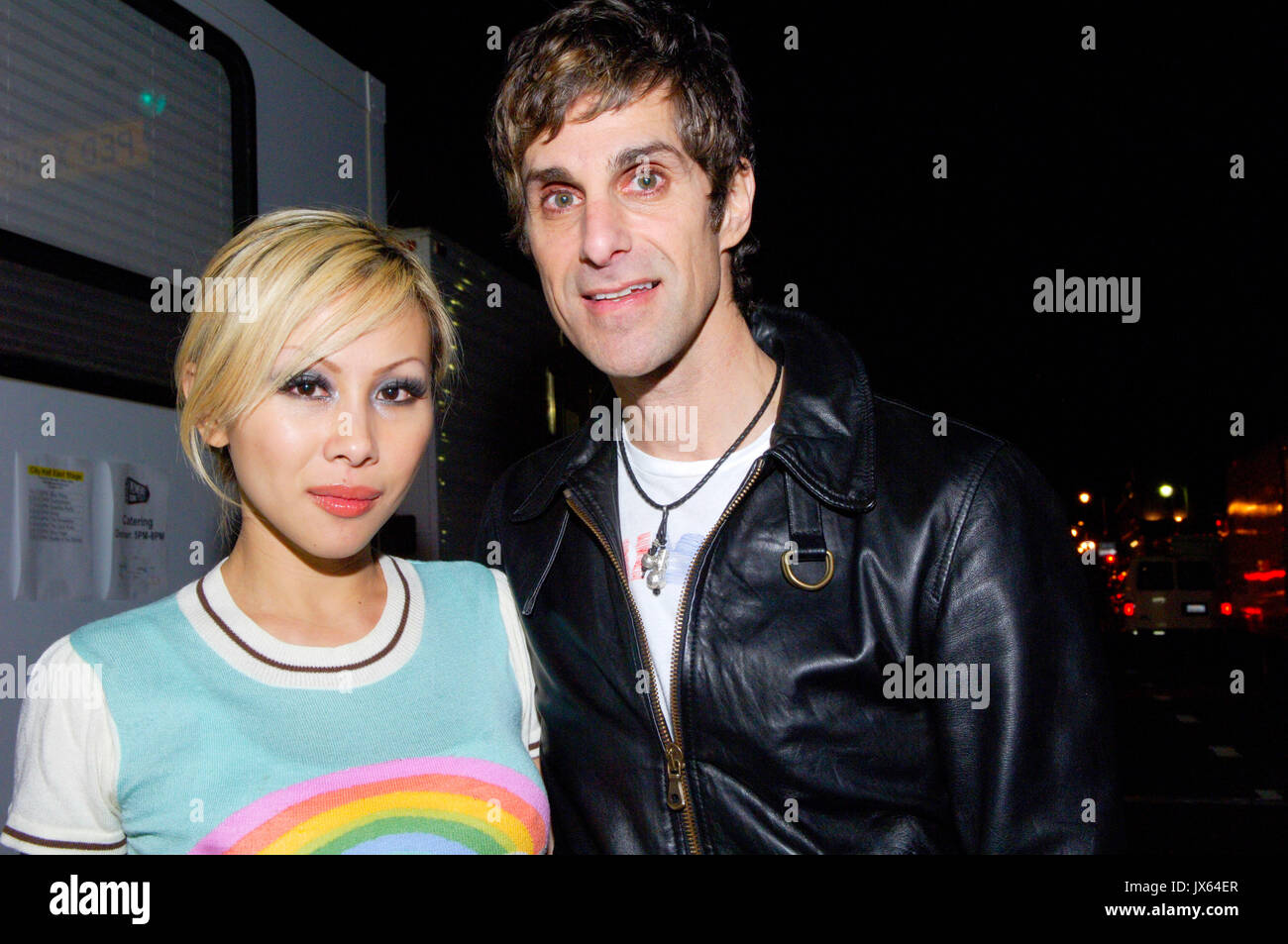 Perry farrell and wife etty lau farrell -Fotos und -Bildmaterial in ...