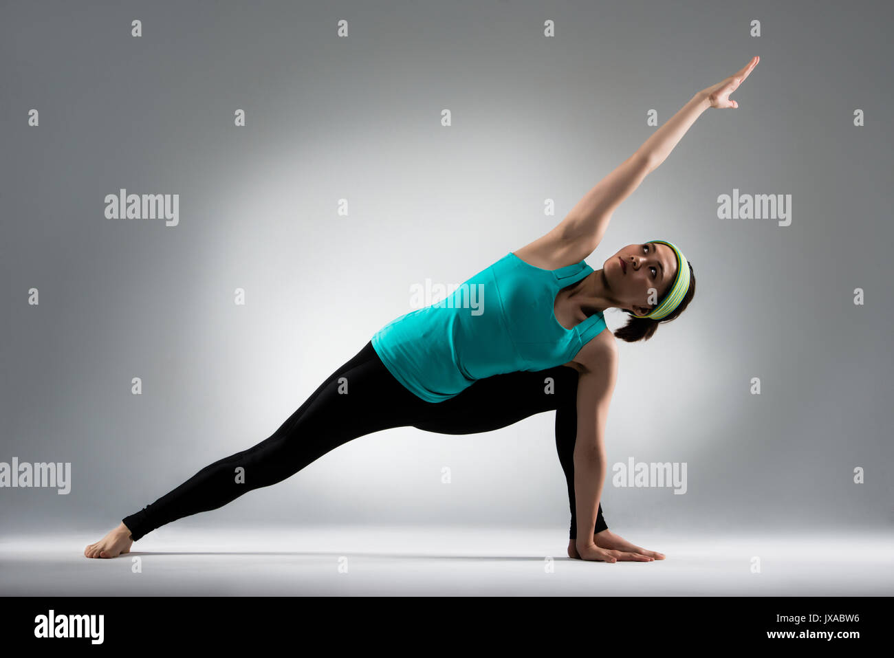 Professionelle gymnastik -Fotos und -Bildmaterial in hoher Auflösung ...