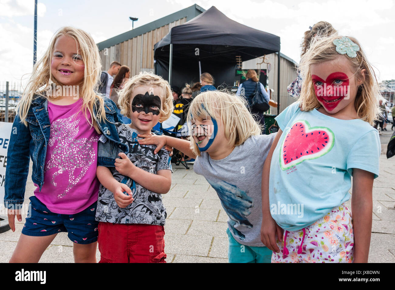 6 gesichter -Fotos und -Bildmaterial in hoher Auflösung – Alamy