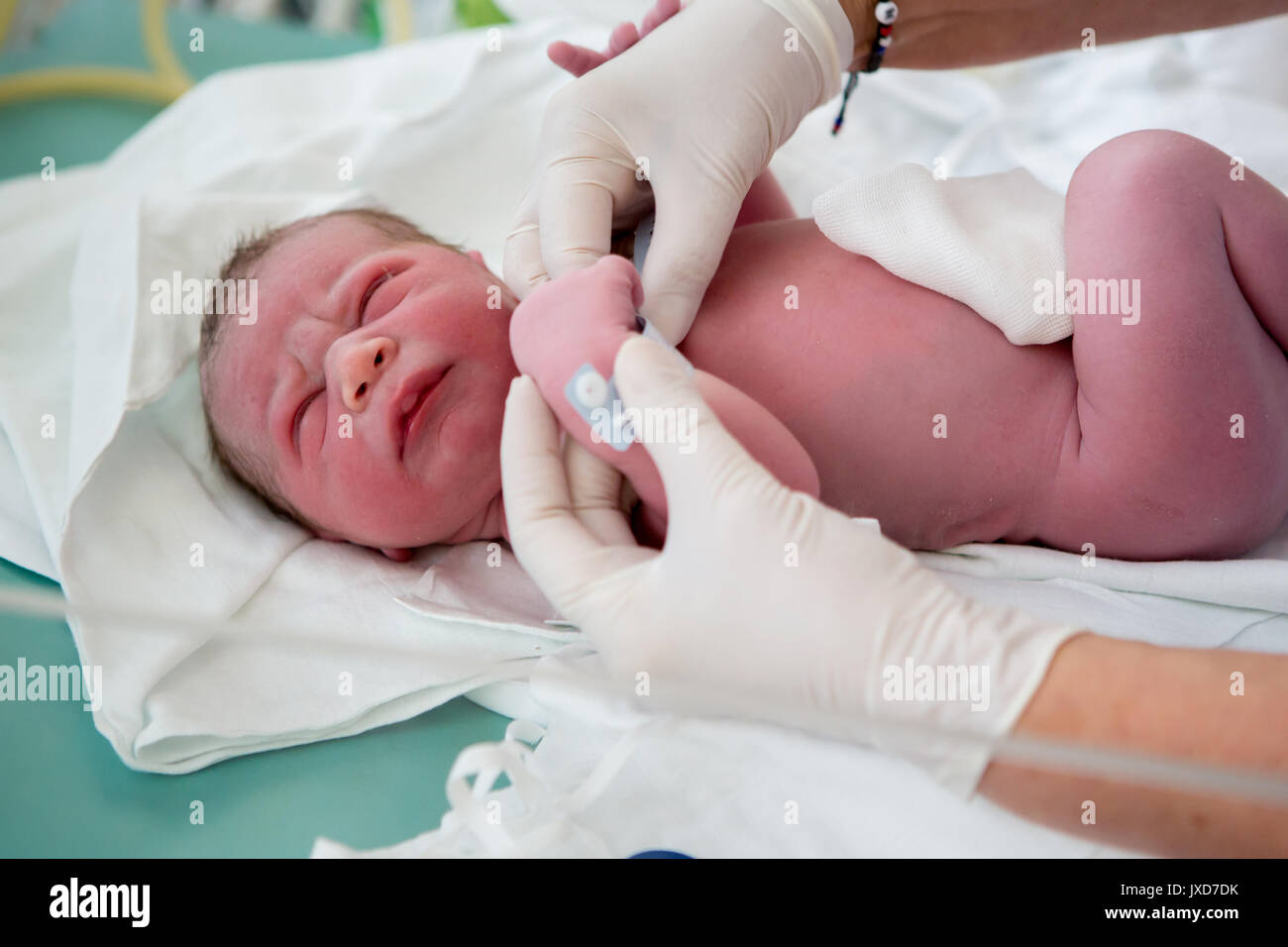 Kind nach der geburt -Fotos und -Bildmaterial in hoher Auflösung – Alamy