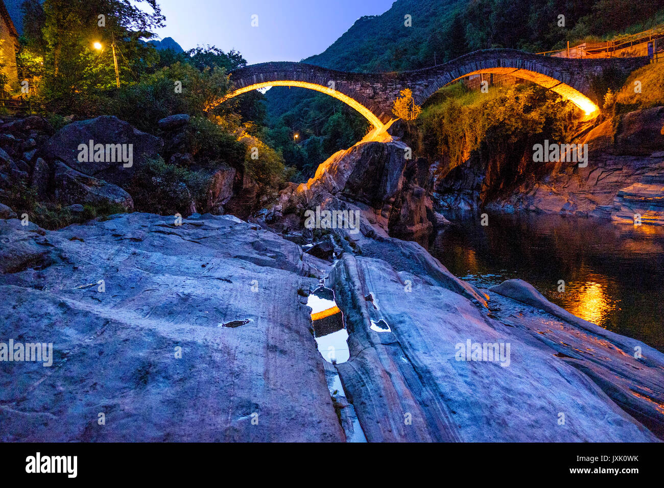 Schweiz, Kanton Tessin Verzascatal, Lavertezzo Stockfotografie - Alamy