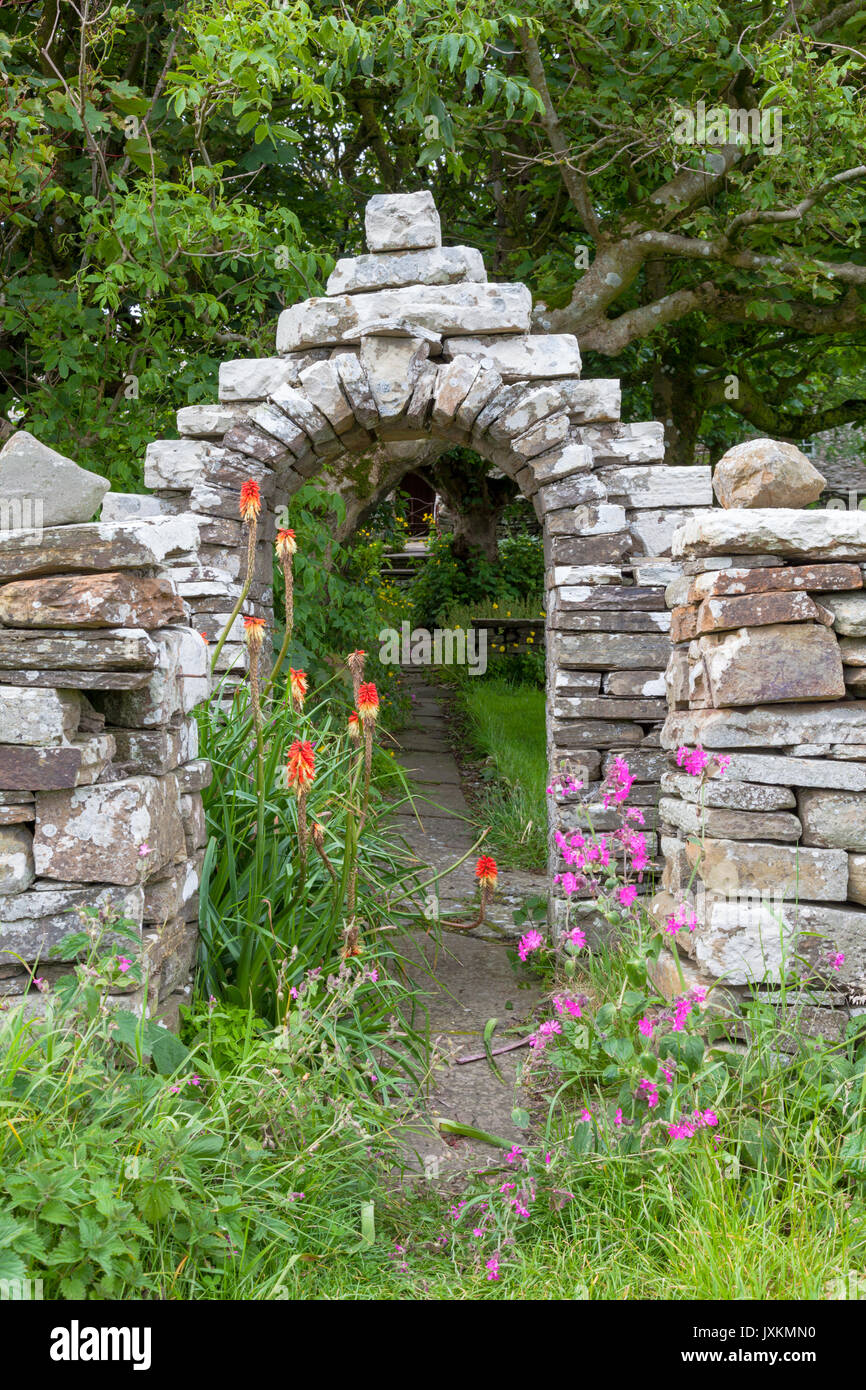 Torbogen stein -Fotos und -Bildmaterial in hoher Auflösung – Alamy