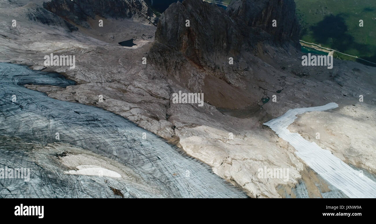 Luftaufnahme der Marmolada Gletscher, Ghiacciaio della Marmolada ...