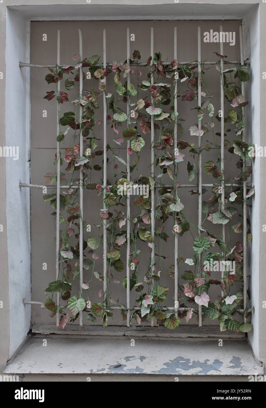 Bemalte fensterbank -Fotos und -Bildmaterial in hoher Auflösung – Alamy